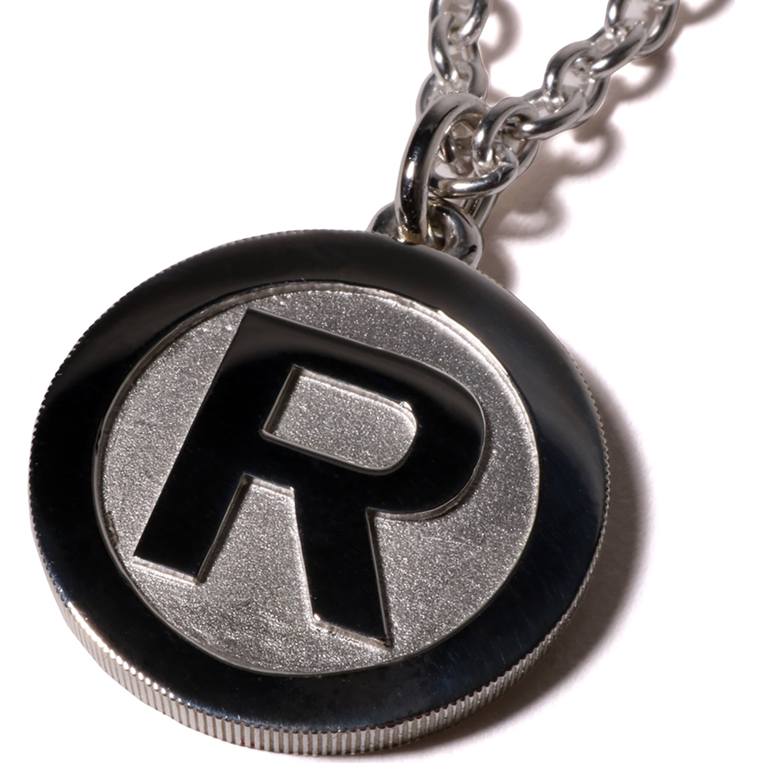 BUSY WORKS NECKLACE – us.bape.com